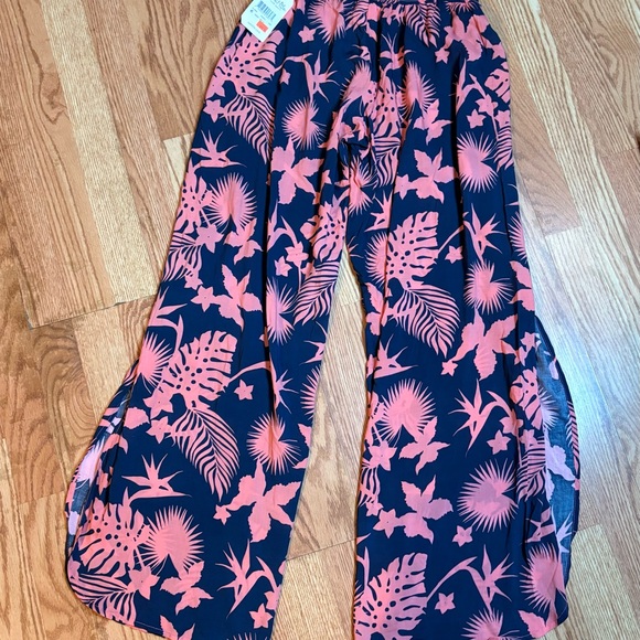 Salt Life | Pants & Jumpsuits | Nwt Salt Life Floral Bottoms In Navy ...